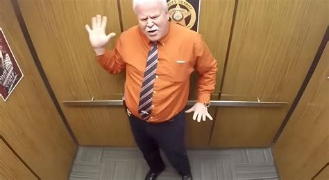 Elevator Oddities Quirky And Amusing Moments In Photos Page 2 Of 25