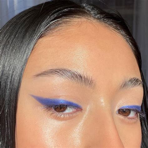 An Easy Blue Eyeshadow Tutorial