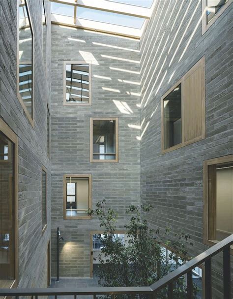 Mix Bois Terre Crue Pour Un Immeuble De Bureaux Par Ferrari Architectes