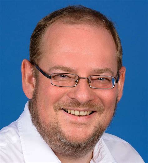 Der Mann Der Selbst Neuronale Netze Beeindruckt Patrick Krauss Ki Experte Axel Stöcker