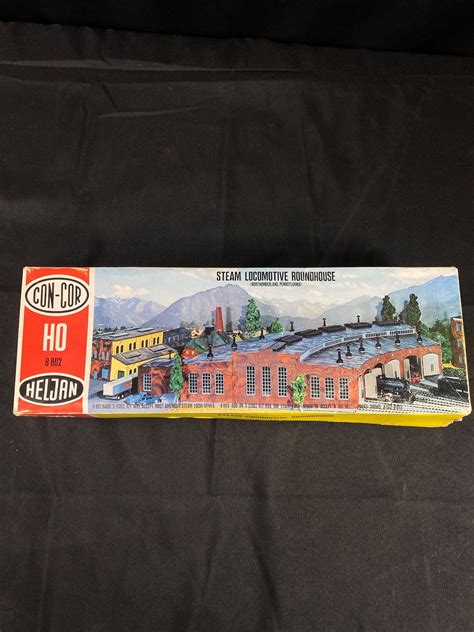 Vintage Ho Scale Steam Locomotive Roundhouse Model Kit