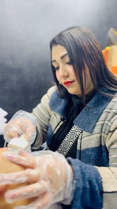 لما تدخل صالون حلاقه وتلاقي بنت الي شغاله فيه 😂😂😂♥️ Youtube