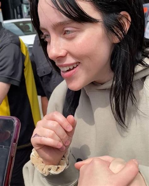 Billie Eilish With Fans Manchester Uk Billie Billie Eilish Celebs