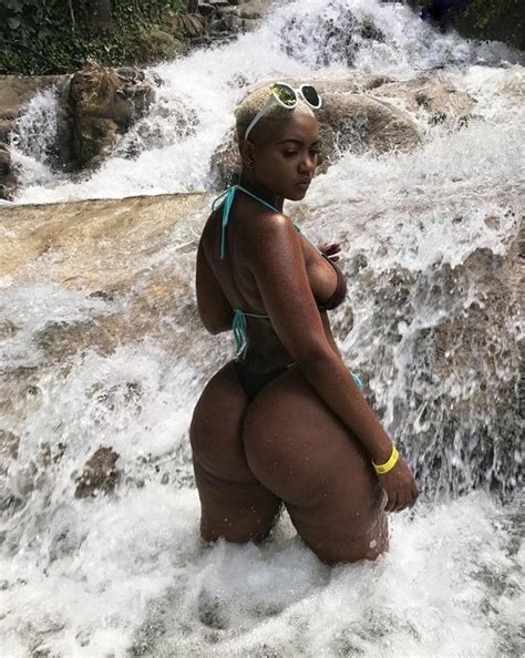 Queen Sharpdressedwolf