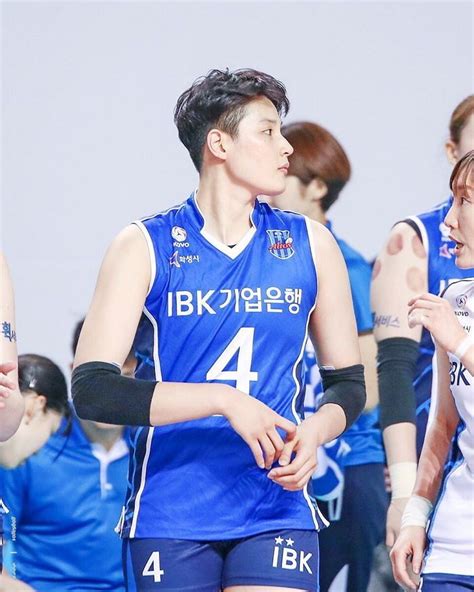 보이쉬한 숏컷 매력으로 여성팬들 몰고 다니는 ‘키 185cm 배구 김희진 선수 Volleyball Players Cute Gay Couples Poses