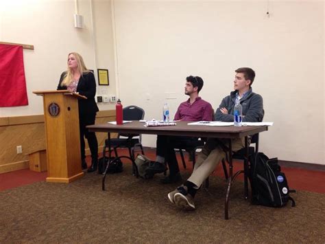 Democrats And Socialists Debate The Future Of Progressivism In American Politics Amherst Wire