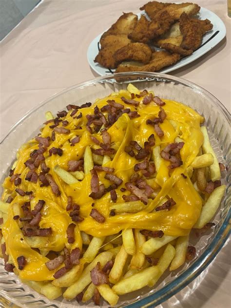 Batata Frita Com Queijo Cheddar E Bacon