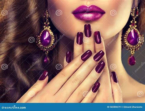 Fashion Style Woman Perfect Body Shape Brunette Hair Wear Black Dress