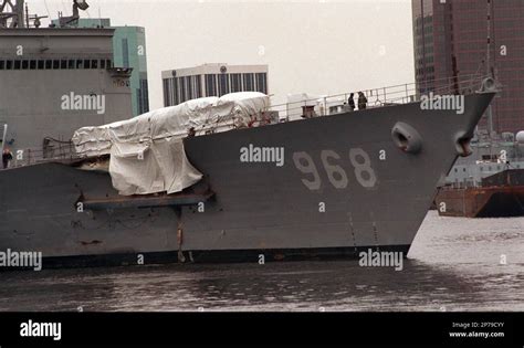 Destroyer Uss Arthur W Radford On The Elizabeth River Going To The