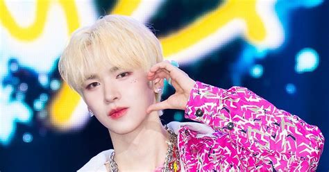 [t포토] 한준 애교 가득한 금발 소년