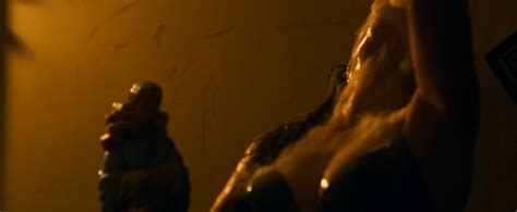 Katharine Isabelle Nude Pics Page 5