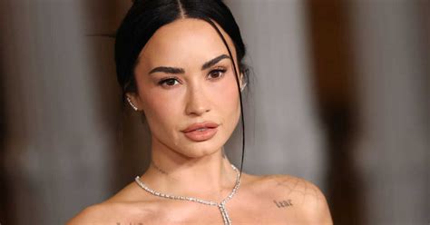 Demi Lovato Lance Une Collection De Vêtements Avec Amazon Voici Fr