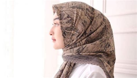Jilbab Voal Stylish Dengan Motif Cantik Yang Wajib Dimiliki
