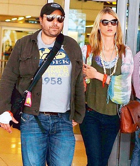 Lothario Vikram Chatwal Flaunts Lingerie Model Girlfriend In Mumbai Daily Mail Online