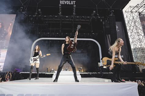 Danielle Haim Switching To Strats And Making Grammys History Guitar World