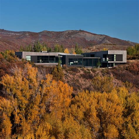 Aspen Retreat By Ccy Architects Overlooks Dramatic Mountainous Scenery