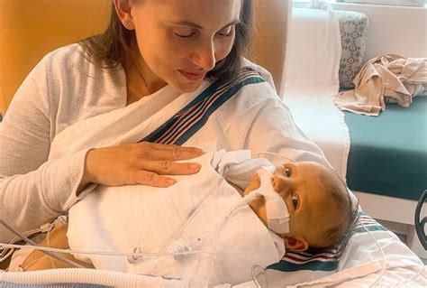 Paseaba Con Su Hijo Cuando Un Extraño Le Hizo Un Comentario Que Terminó Por Salvar La Vida De Su