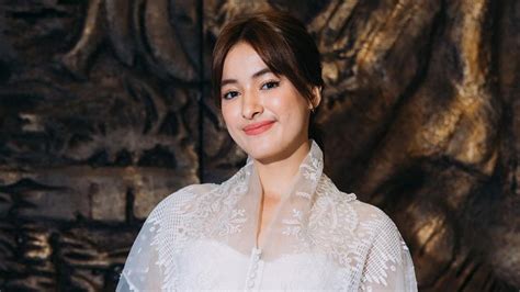 10 Ide Busana Mawar De Jongh Tampil Manis Tak Bikin Bosan Photo