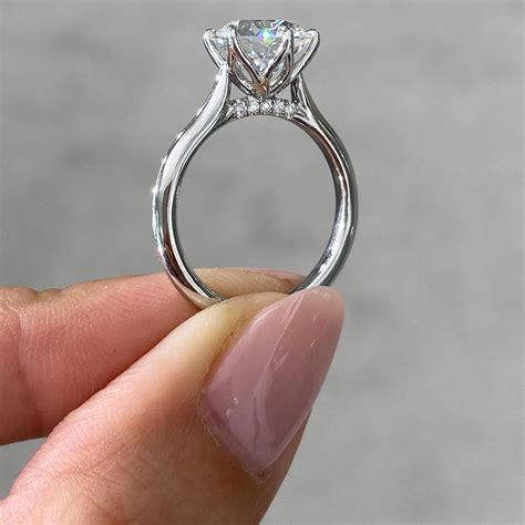 15 Stunning 2 Carat Engagement Rings That Sparkle With Elegance