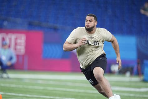 Offensive Lineman Isaiah Adams Retains Top Spot In Cfl Scouting Bureau
