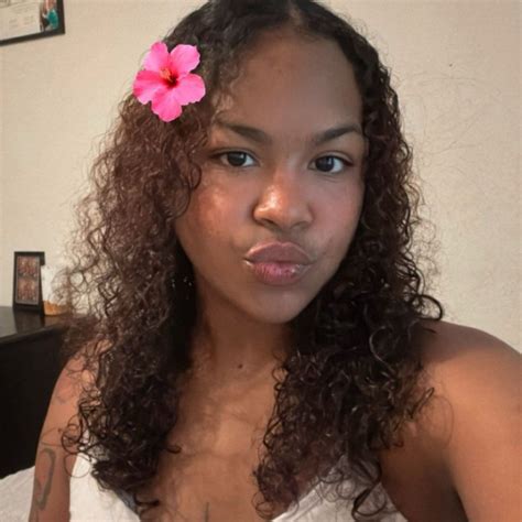 Darling Darlingelisac Snapchat Stories Spotlight And Lenses