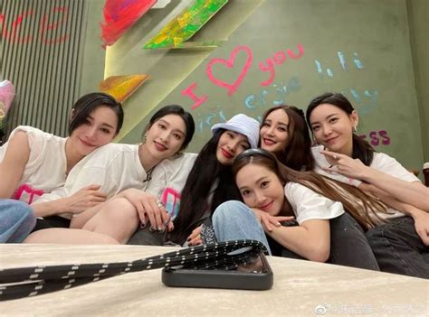 From Left Zhu Jiejing Zhang Li Wang Zixuan Zhang Xinyi Kelly Yu And Jessica Jung Jessica