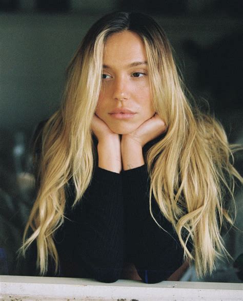 Picture Of Alexis Ren
