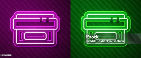 보라색과 녹색 배경에 고립 된 빛나는 네온 라인 연고 크림 튜브 의학 아이콘 튜브 용기 치약 크림 기호 벡터 일러스트레이션 건강 진단에 대한 스톡 벡터 아트 및 기타 이미지