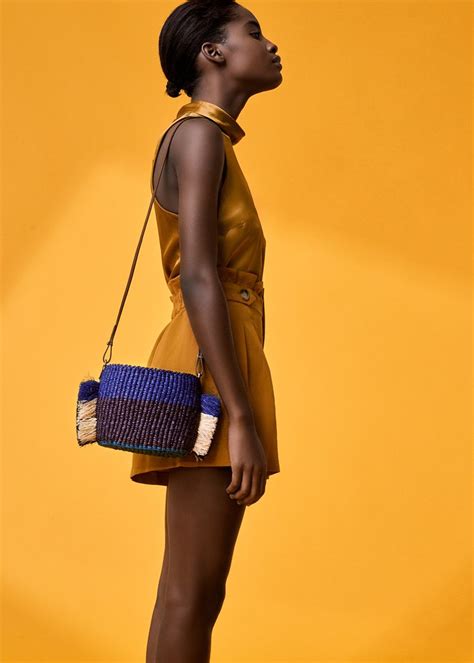 Curve Shoulder — Aaks