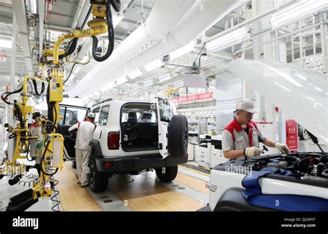 Chongqing China June 11 2022 Employees Install A Tank 300 Body At