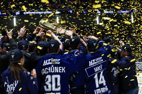 Hc Kometa Brno Reportáž Ze Zápasu Pardubice Kometa 03 Mistři