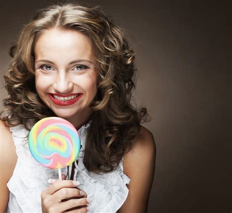 Premium Photo Curly Girl With A Lollipop In Her Hand