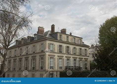La Fachada Del Edificio Imagen De Archivo Imagen De Fachada 229824941