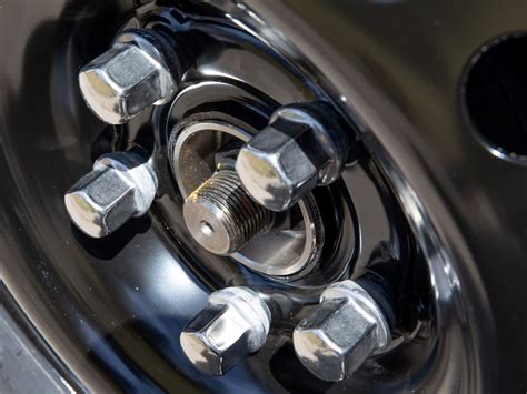 Whats The Difference Between Wheel Studs And Lug Nuts At Johnny Will Blog