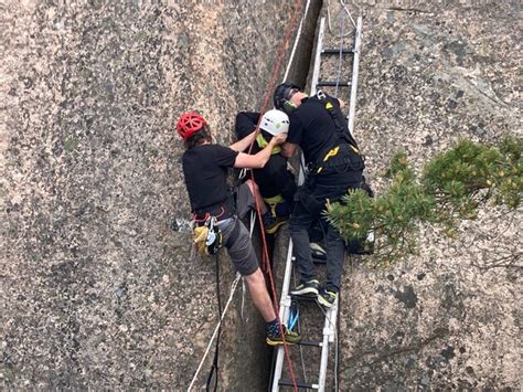 Oskar Satt Fast Mer än Sex Timmar Räddades Av Stenhuggande Brandman Svenska Klätterförbundet