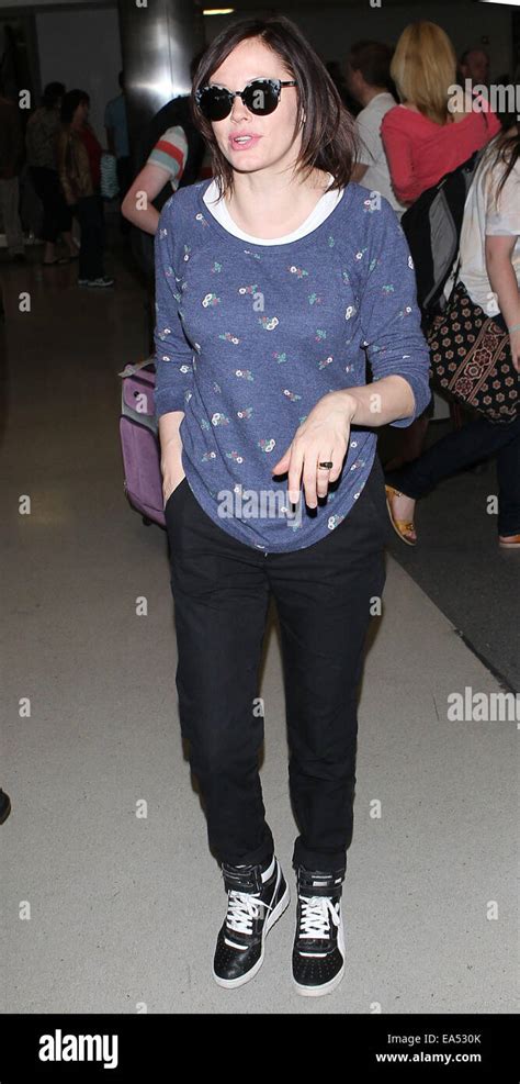 Rose Mcgowan Walking With Her Hands In Her Pockets As She Arrives At