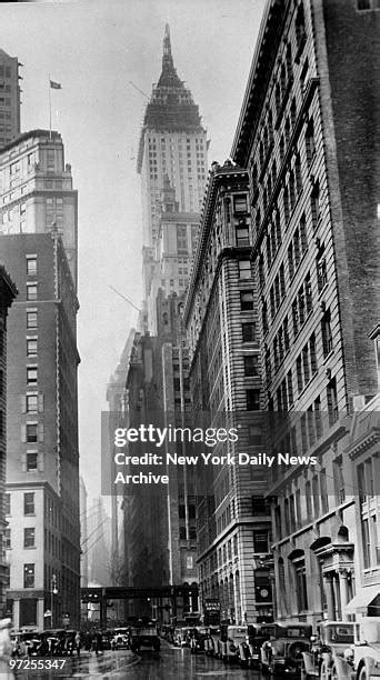 40 Wall St Photos And Premium High Res Pictures Getty Images