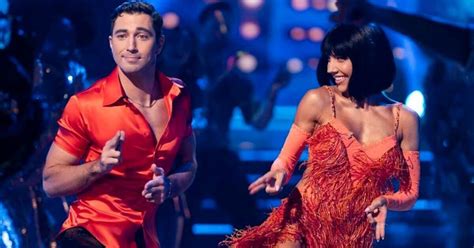 Dwts Fans React To Joey Graziadeis Soul Train Night Dance Celebrity