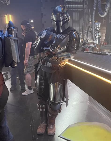 Mandoverse Updates On Twitter A New Bts Picture Of Din Djarin Has