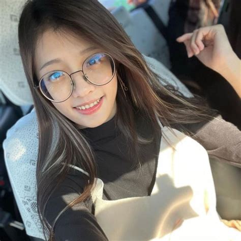 眼鏡 Jvid 黃昕妍 妍妍angel T153cm・b32／22／32・模特兒 妍妍💋𝒜𝓃𝑔𝑒𝓁💋 Xinyan621 Angel86321 Instagram
