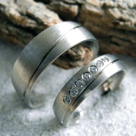 Klassische Eheringe Kleine Rheinperle