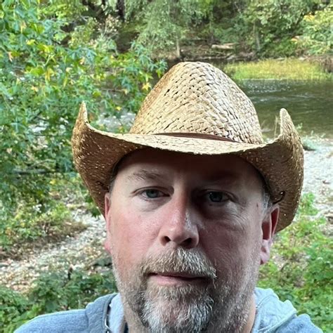 Eric Ericlhubbard • Threads Say More