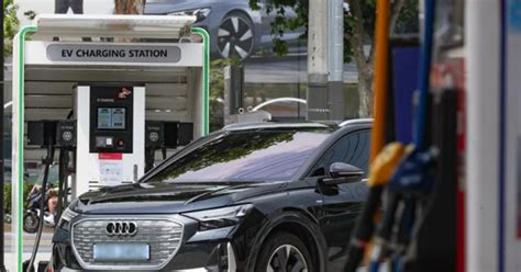 아파트·사무실 전기차 충전기 2030년까지 10배 늘린다