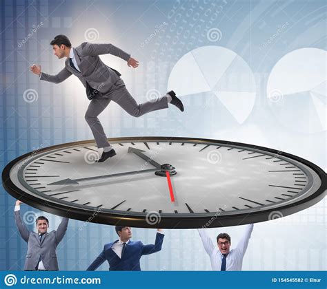 Concepto De La Gesti N Del Hombre De Negocios A Tiempo Foto De Archivo Imagen De Acometidas