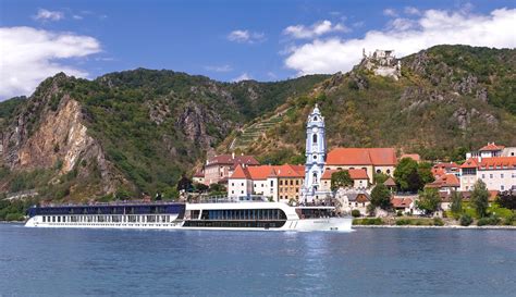 Amaviola Smithsonian Journeys