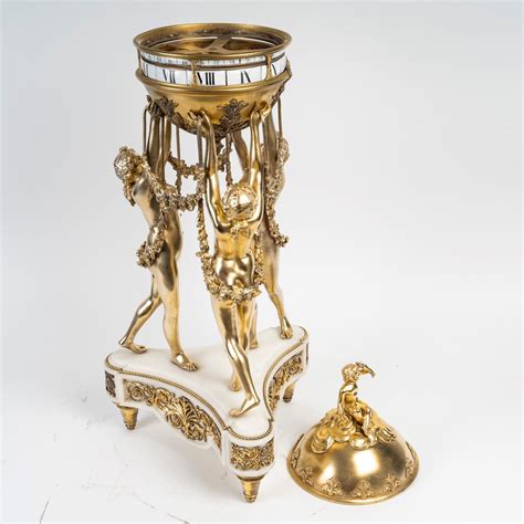 Proantic Neoclassical Clock In Gilded Bronze And White Marble 19th C