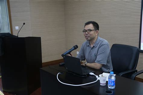 上财论坛”第69讲朱鸿召研究员应邀作 红色延安与中共抗战”专题报告