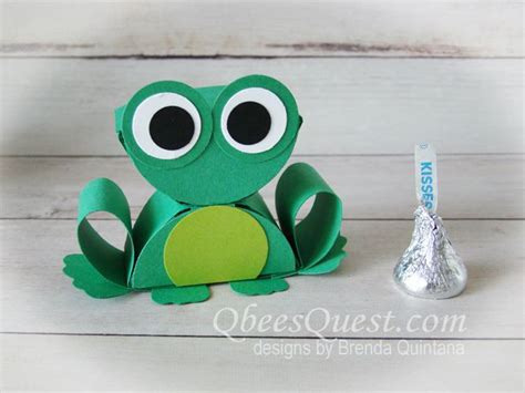 Hersheys Frog Tutorial Qbees Quest Frog Crafts Paper Crafts Candy Messages