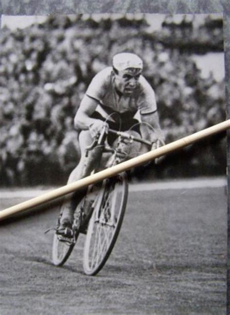 NezakutÁlenÁ Jablka Uwe Ampler