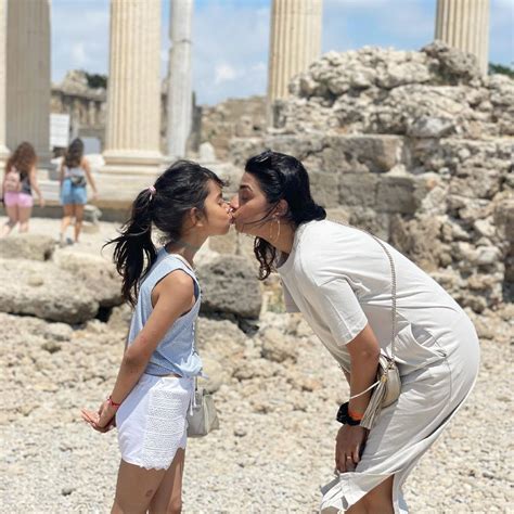 Fia Khan Pictures With Her Husband From Antalya Reviewit Pk